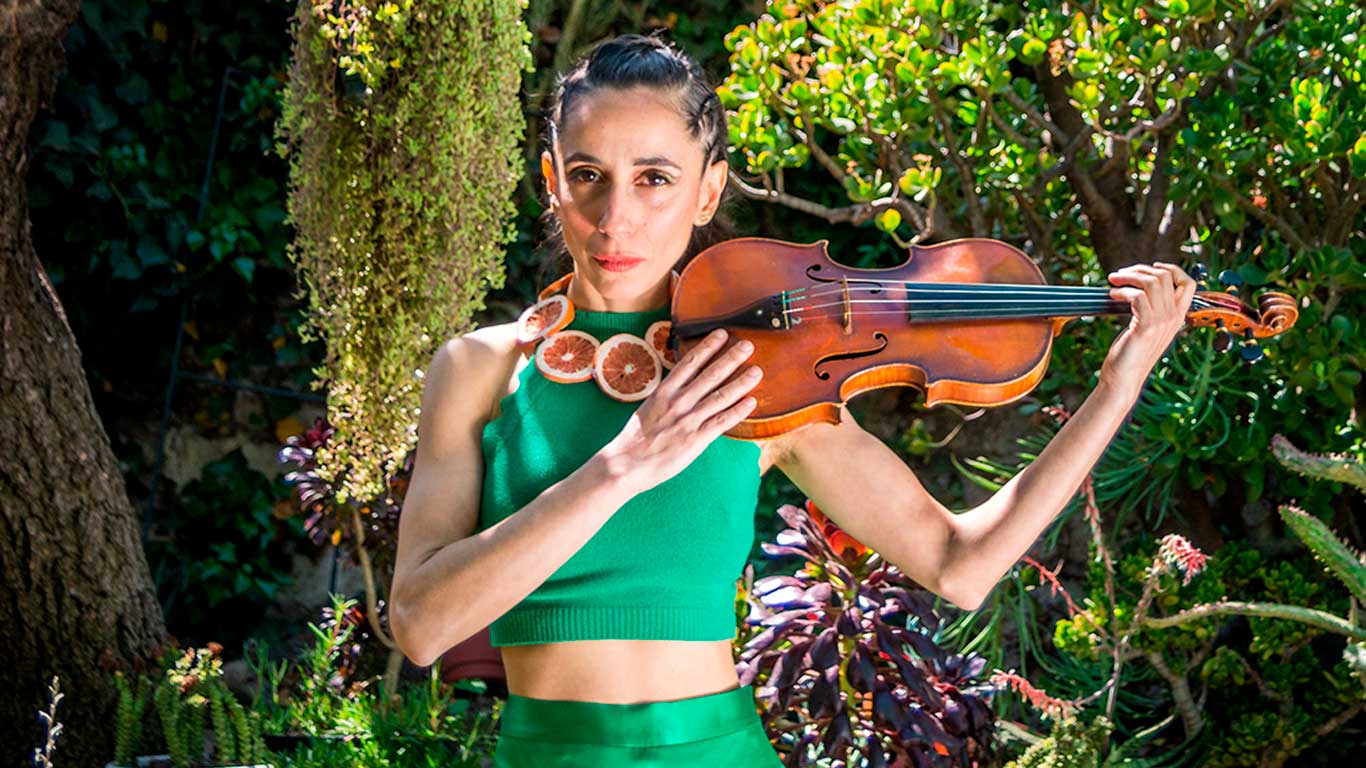 Daniella Rivera presenta su álbum debut en la Sala SCD Bellavista junto ...